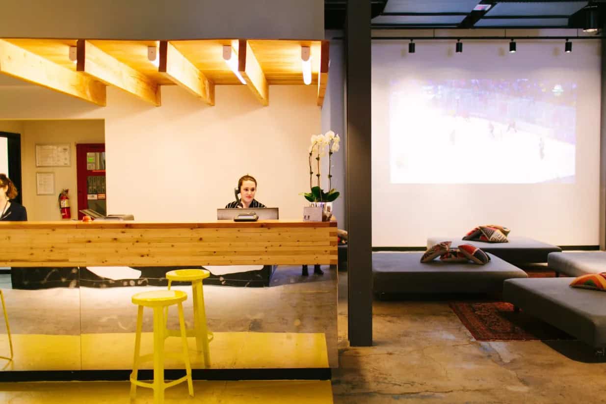 7 Best HOSTELS NEAR JFK Airport [2025!]