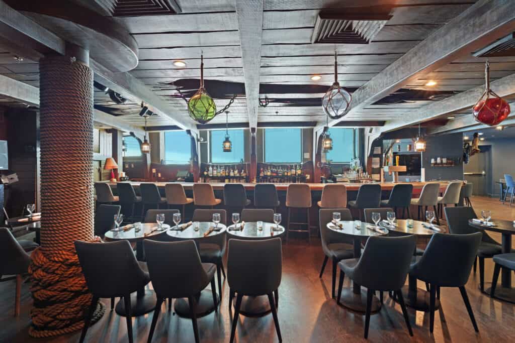 Mermaid Shows at the Wreck Bar | AllWorld