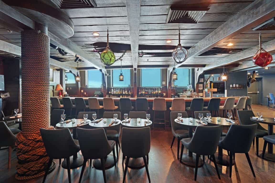 Mermaid Shows at the Wreck Bar | AllWorld