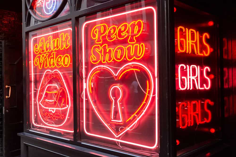 Best Time to Visit the Red Light District in Amsterdam